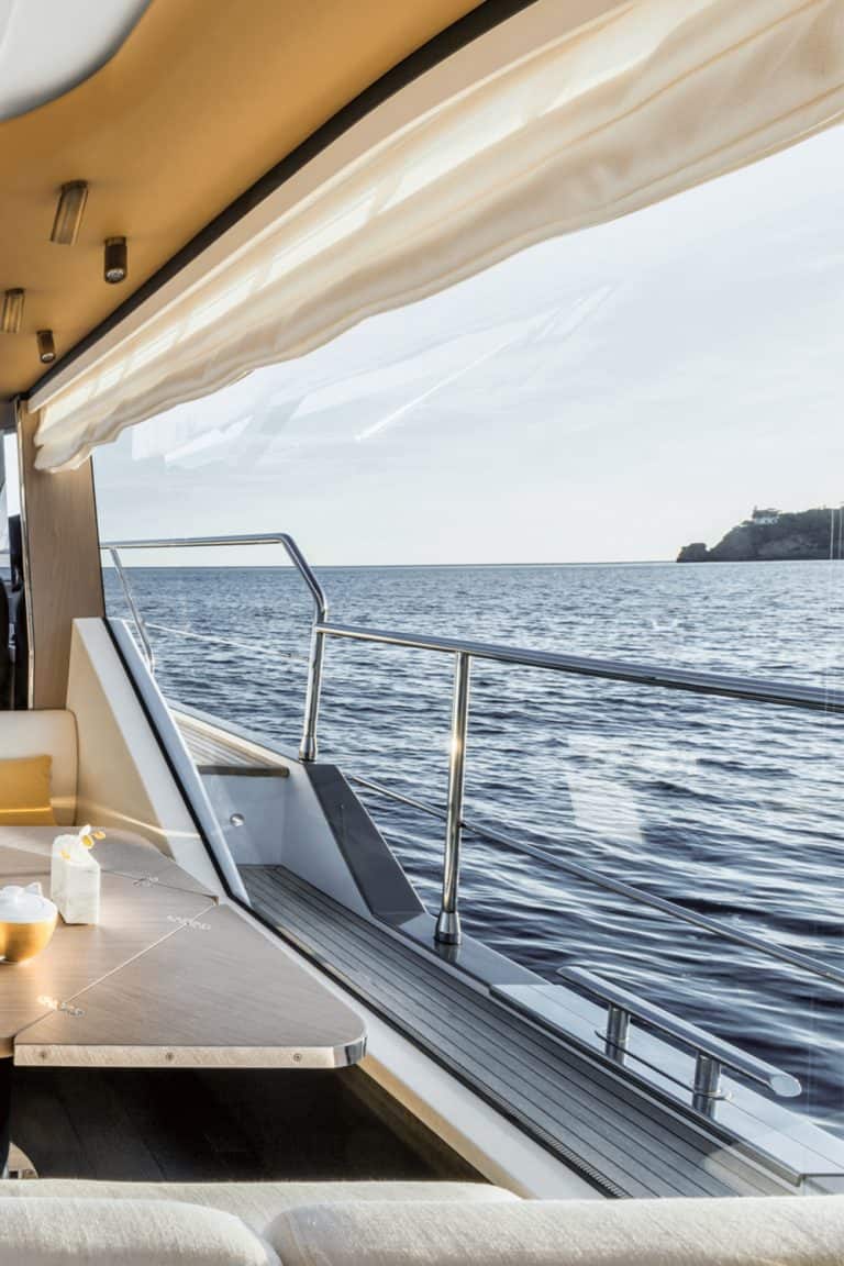 Azimut Fly 60 - flybridge, 60 foot yacht| Azimut Yachts