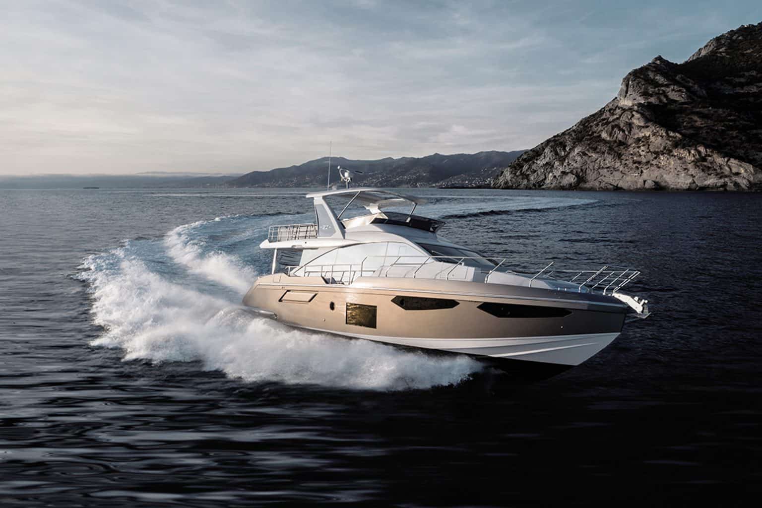Azimut Fly 60 - flybridge, 60 foot yacht| Azimut Yachts