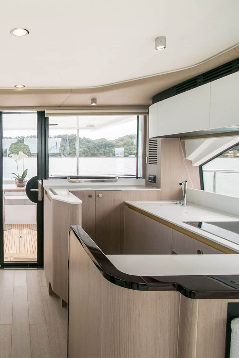 Azimut Fly 60 - flybridge, 60 foot yacht| Azimut Yachts