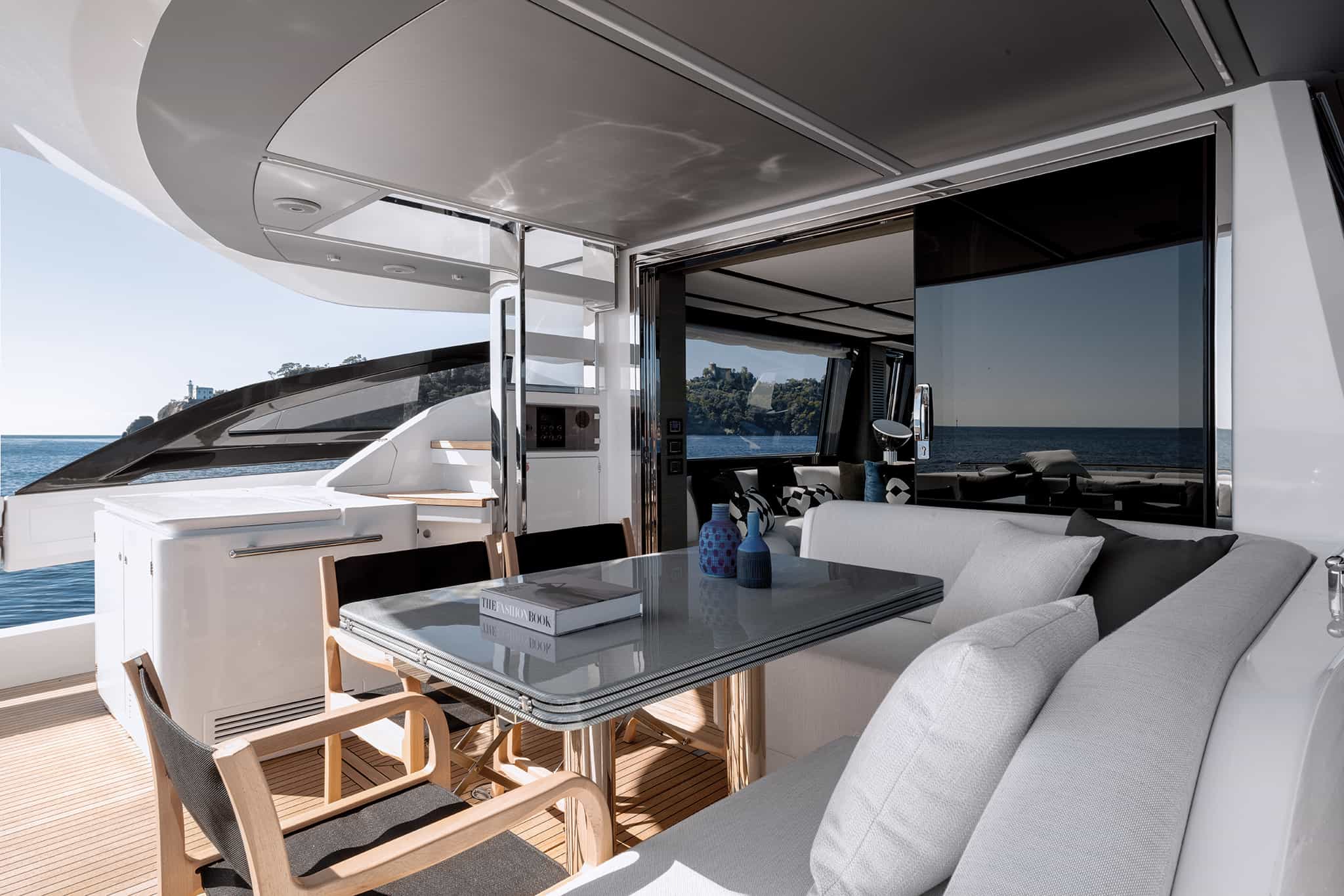 Azimut S8 yacht - 80 foot yacht, classy yacht | Azimut Yachts