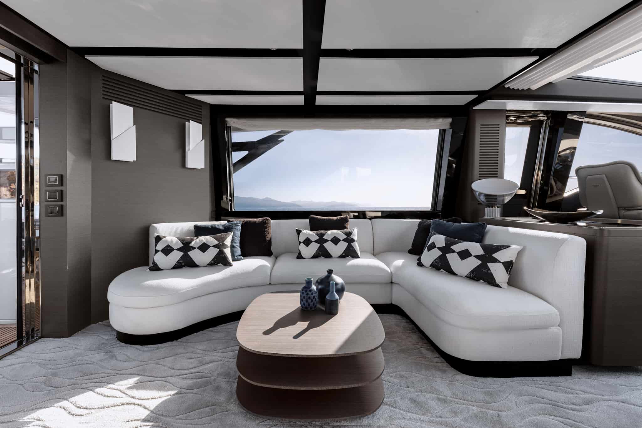 Azimut S8 yacht - 80 foot yacht, classy yacht | Azimut Yachts