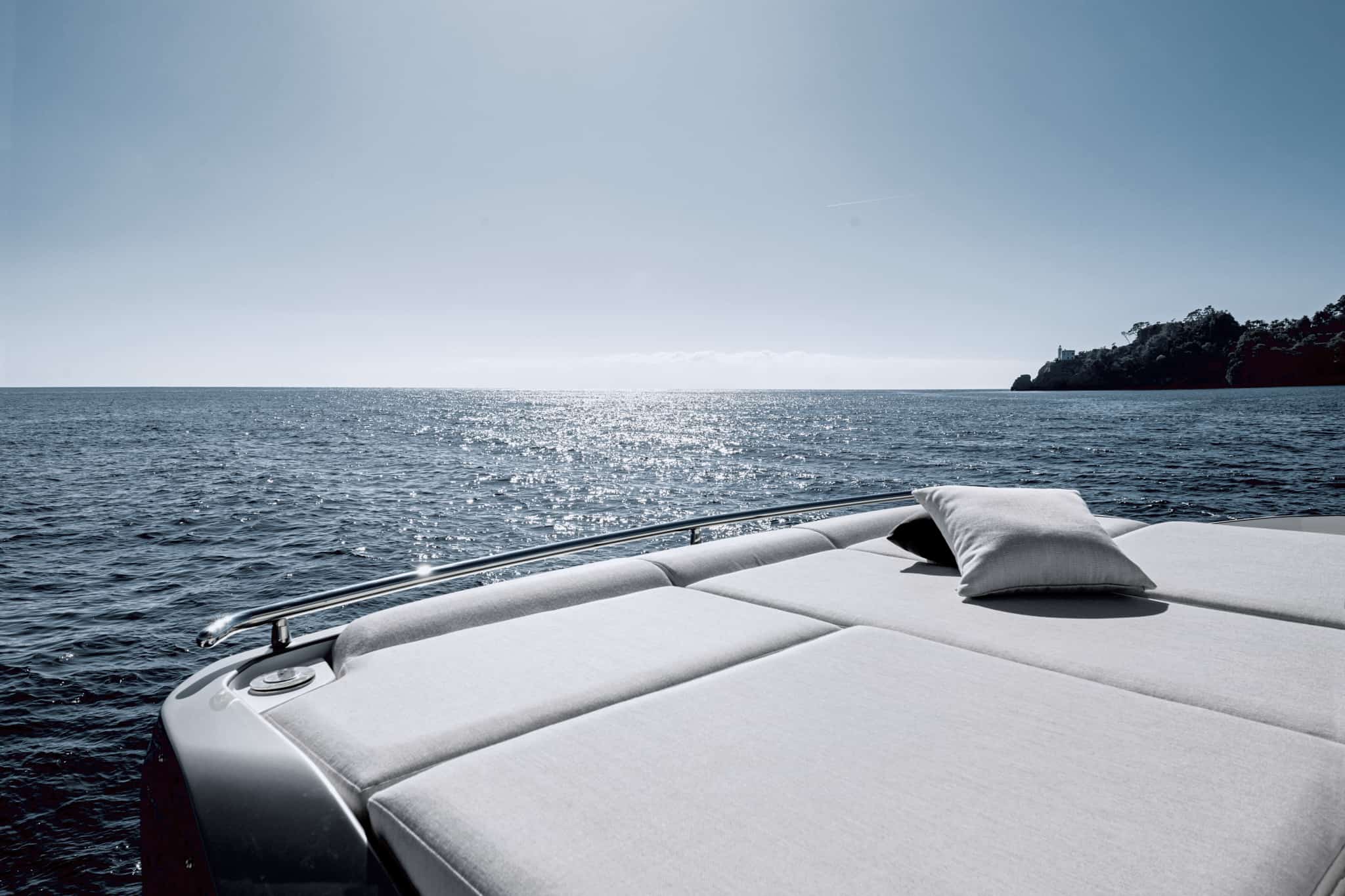 Azimut S8 yacht - 80 foot yacht, classy yacht | Azimut Yachts