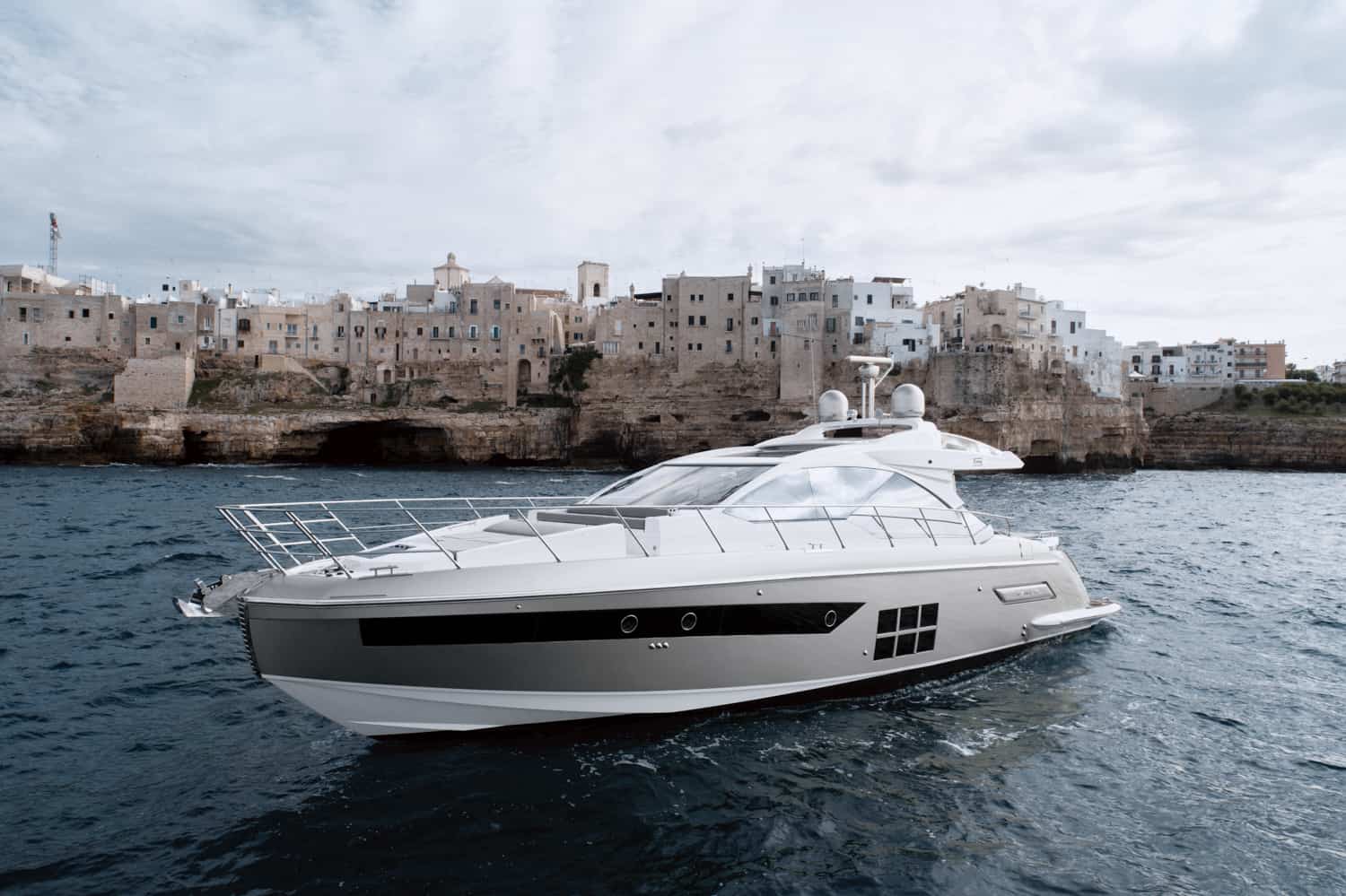 Azimut S6 yacht - sportfly, flybridge, 60 ft yacht | Azimut Yachts