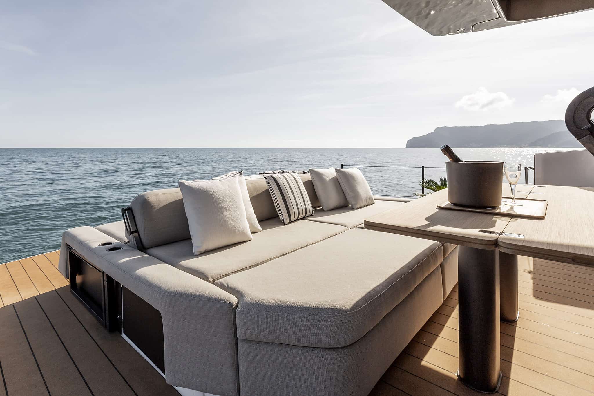 Seadeck 6 | Azimut Yachts