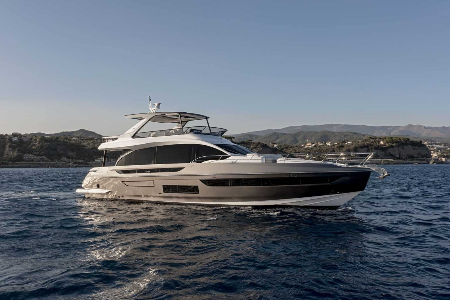 Azimut Fly 72 - flybridge, 72 foot yacht | Azimut Yachts